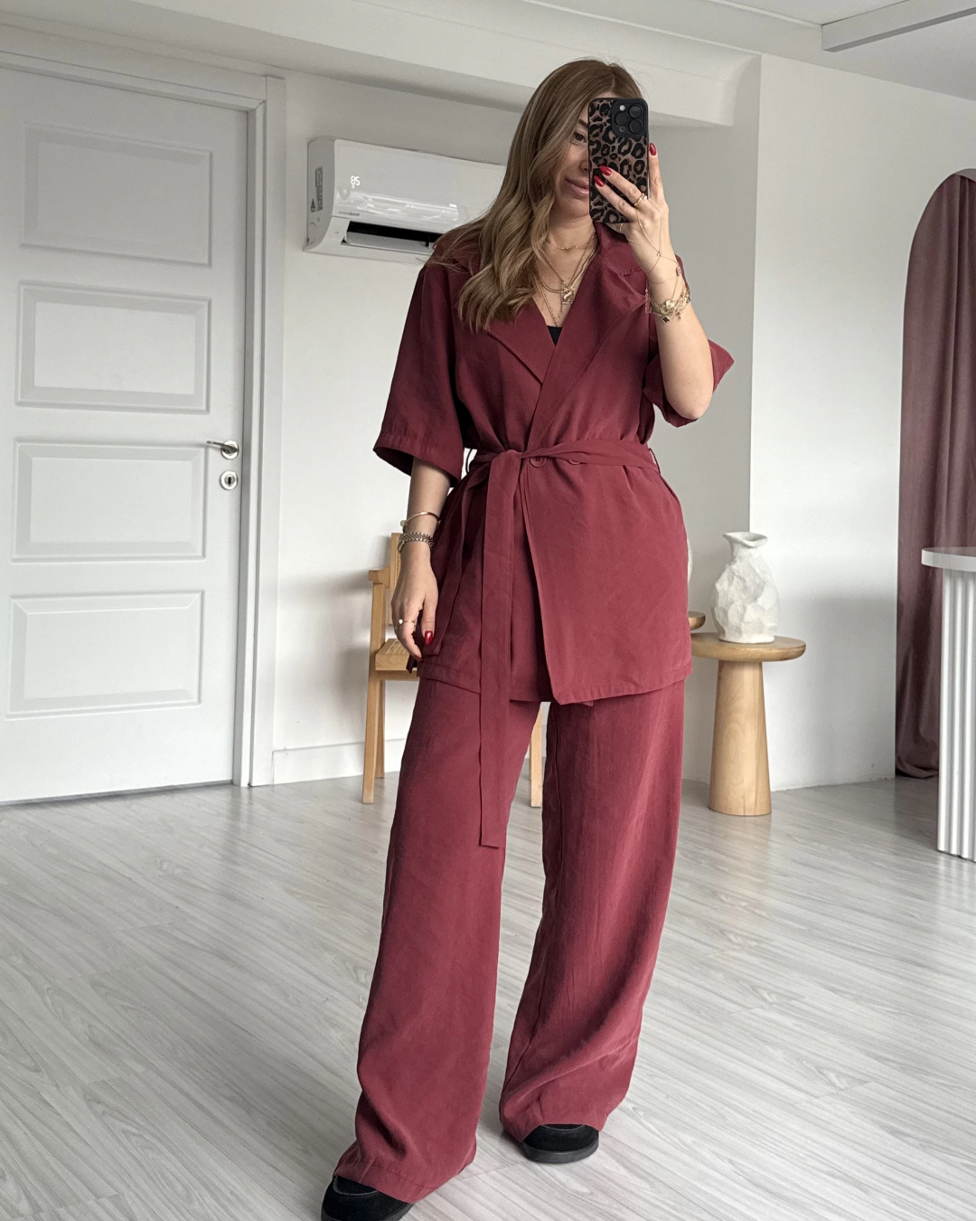 Bordo Kısa Kol Kuşaklı Tensel Takım