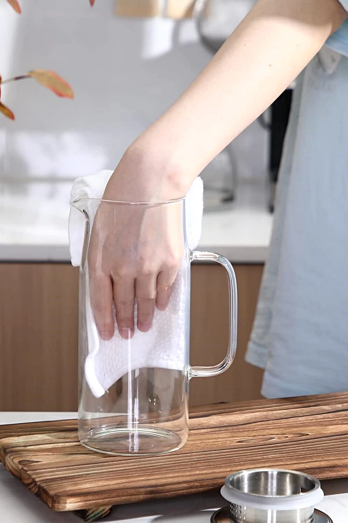 Borosilikat Cam Sürahi 1800ml Isıya Dayanıklı Metal Kapaklı Filtreli ...