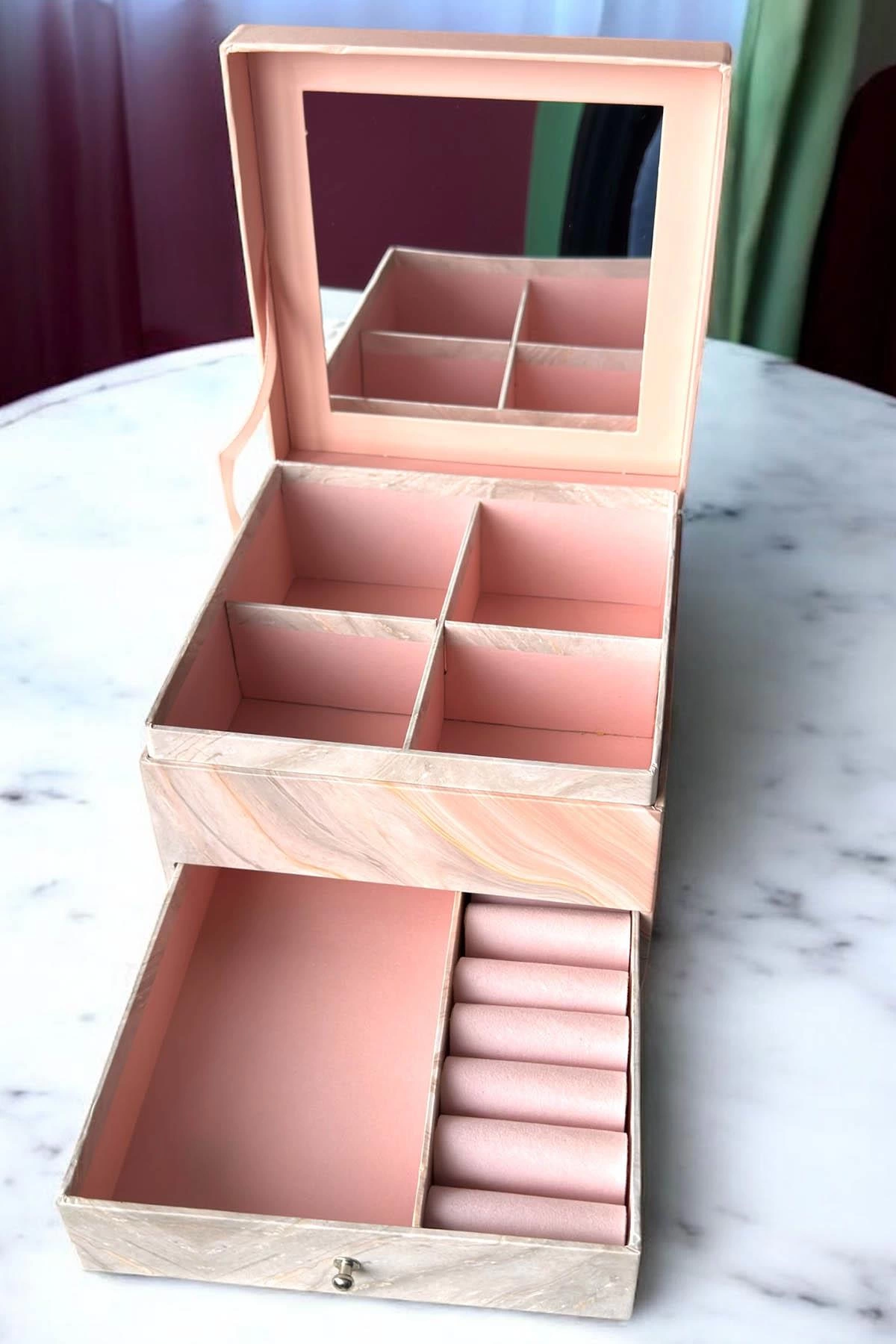 Pembe Renk Ayna Detaylı Bölmeli Çekmeceli Takı Organizeri