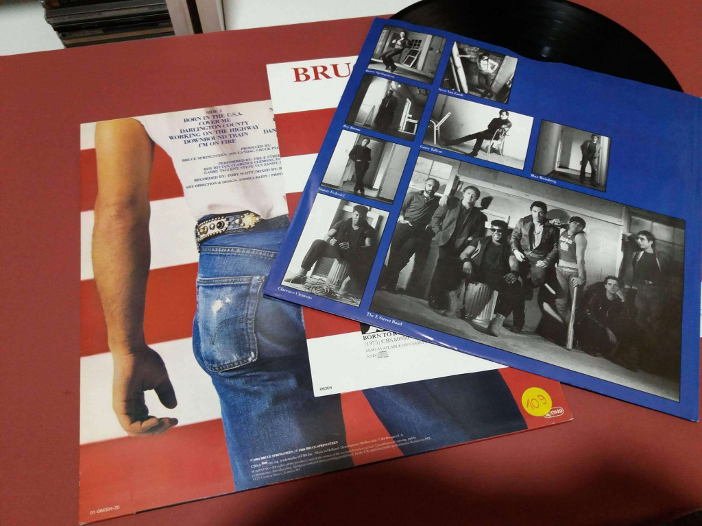 BRUC SPRINGSTEEN BORN IN THE USA