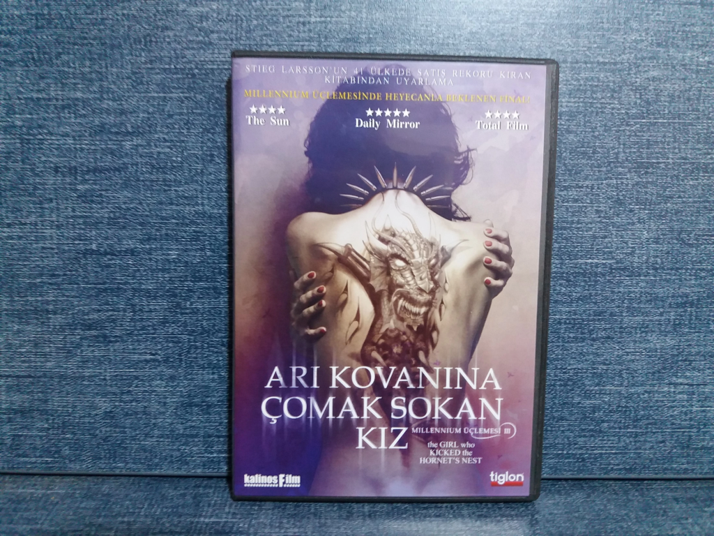 ARI KOVANINA ÇOMAK SOKAN KIZ DVD FİLM