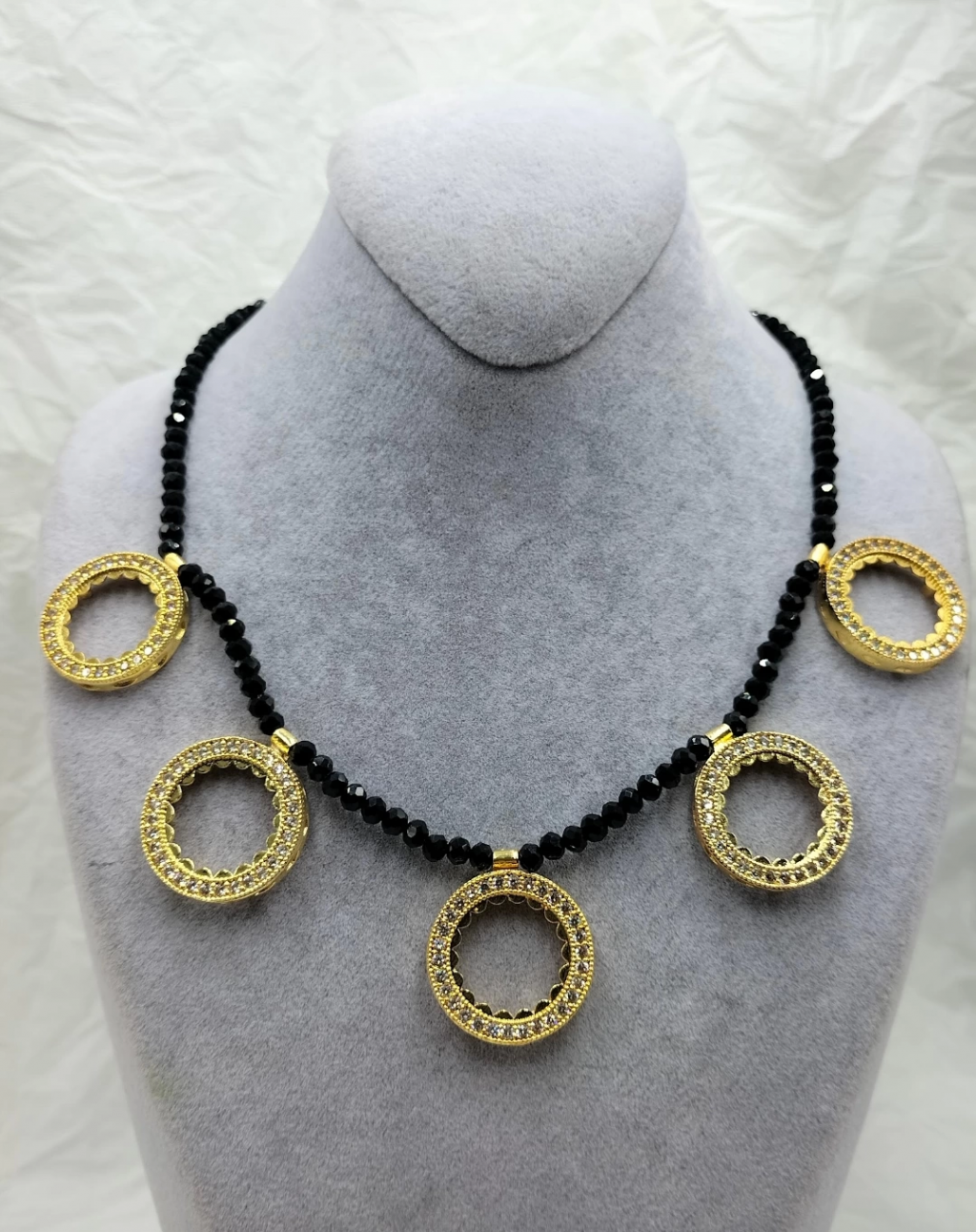 5 Çeyrek Altın Takılan Taşlı Çerçeveli Kolye