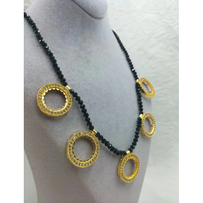 5 Çeyrek Altın Takılan Taşlı Çerçeveli Kolye