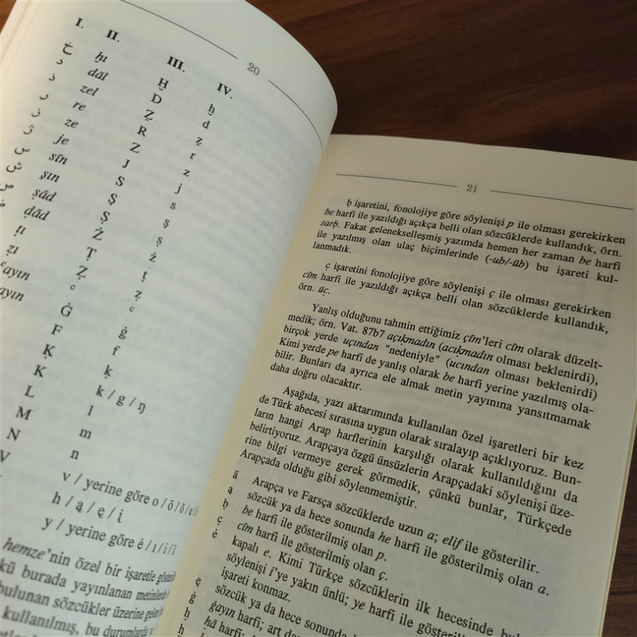 Dede Korkut Oğuznameleri - Semih Tezcan - Hendrik Boeschoten