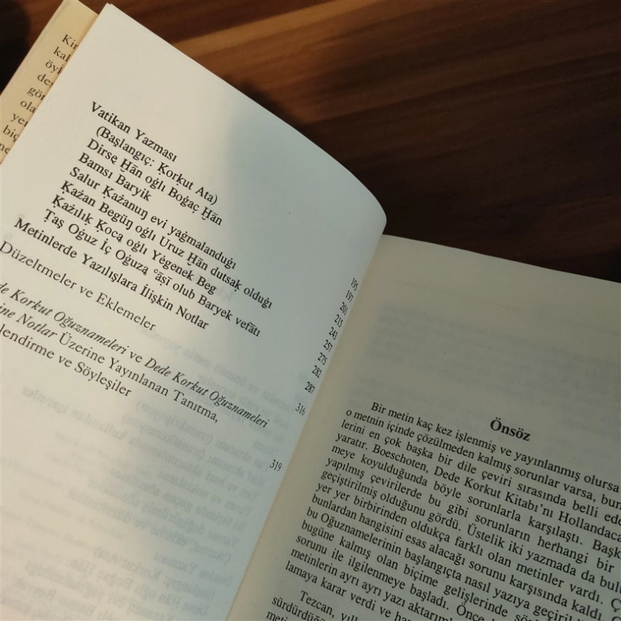 Dede Korkut Oğuznameleri - Semih Tezcan - Hendrik Boeschoten