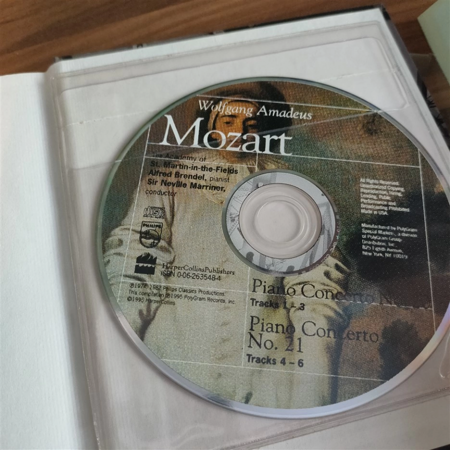 Mozart - Piano Concerto No. 20 & 21 (Kitap + CD)