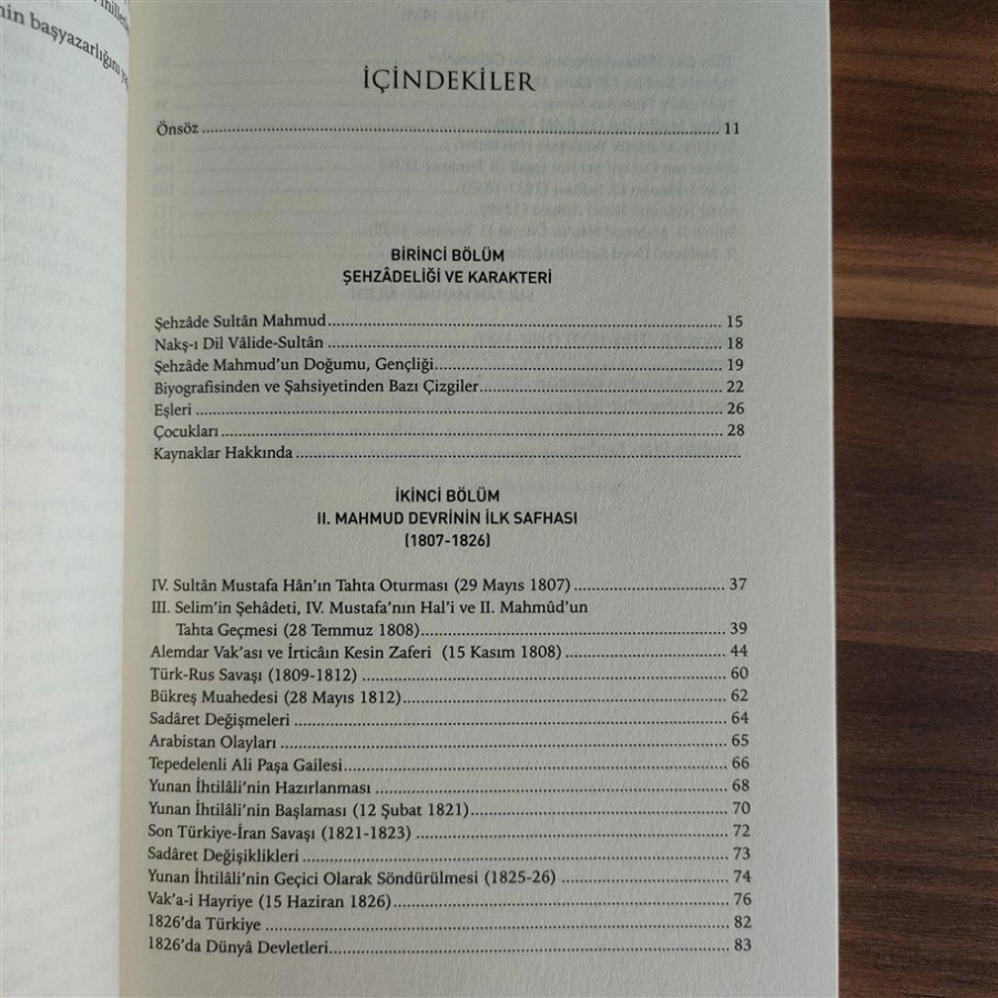 Sultan II. Mahmud: Cihan Hakanı ve Yenileşme Padişahı - Yılmaz Öztuna Sultan II. Mahmud: Cihan Hakanı ve Yenileşme Padişahı - Yılmaz Öztuna