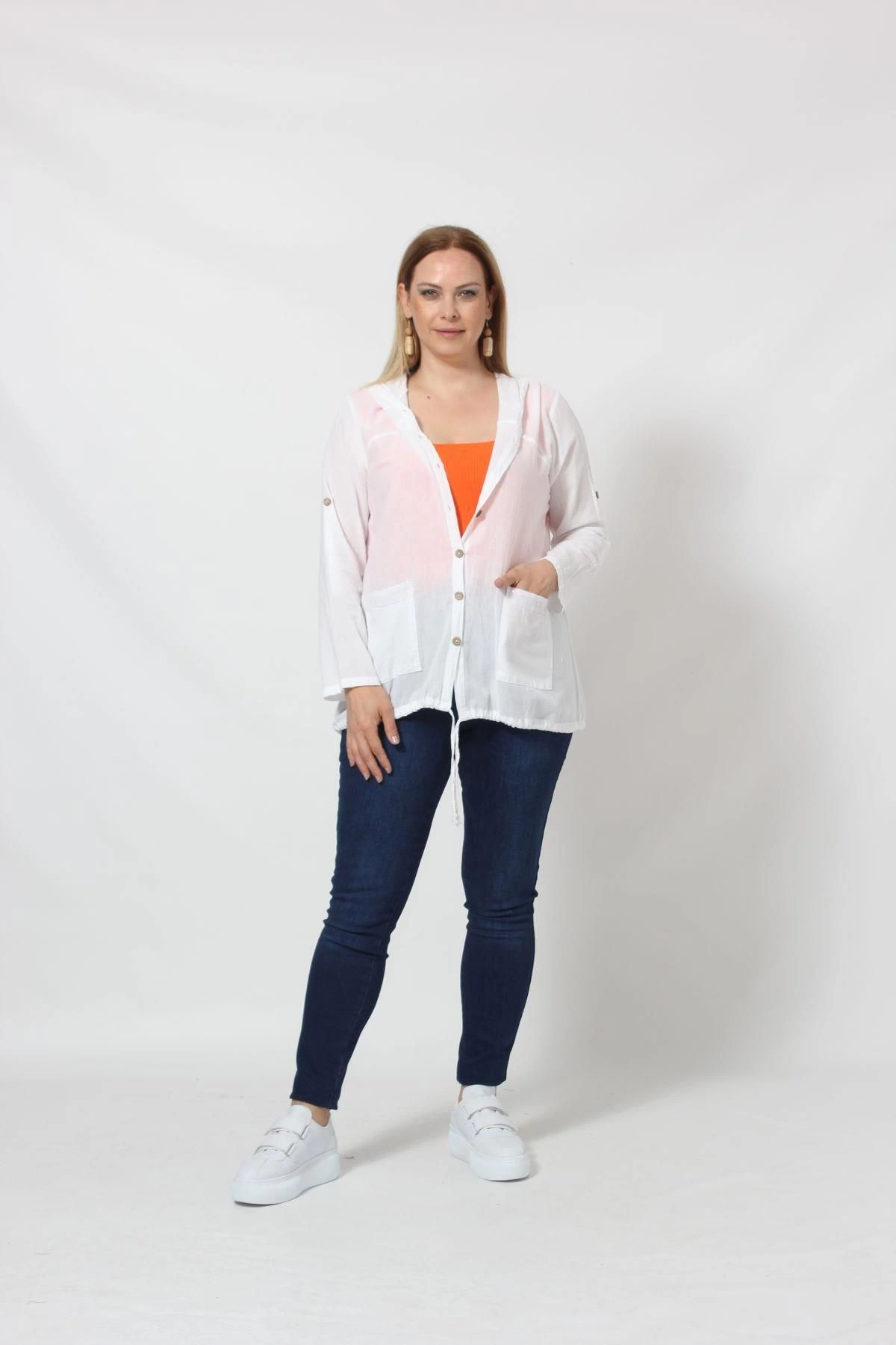 B027 Cebi Pullu Kapüşonlu Gömlek Beyaz