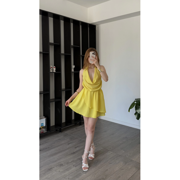 Sarı Chloe Degaje Yakalı Şortlu Volan Elbise